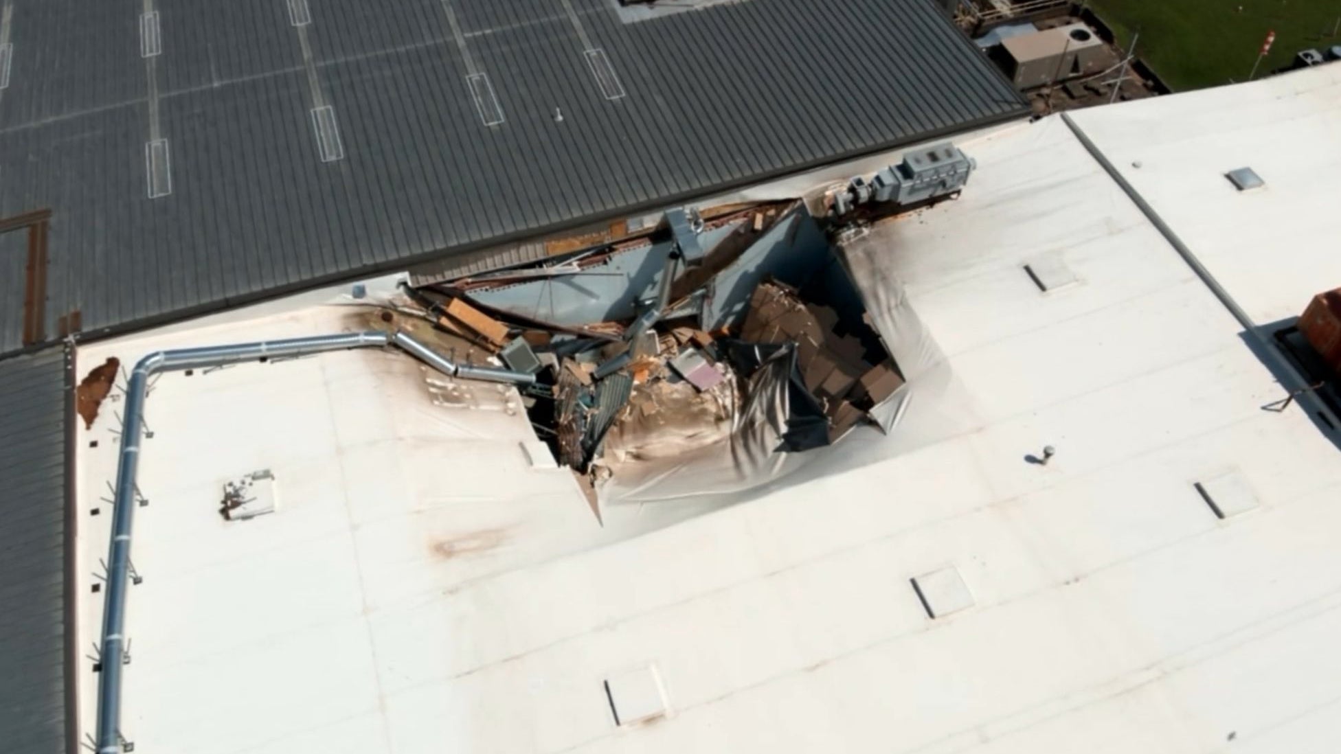 4 hurt in Georgia roof collapse as severe storms pummel a dozen states ...