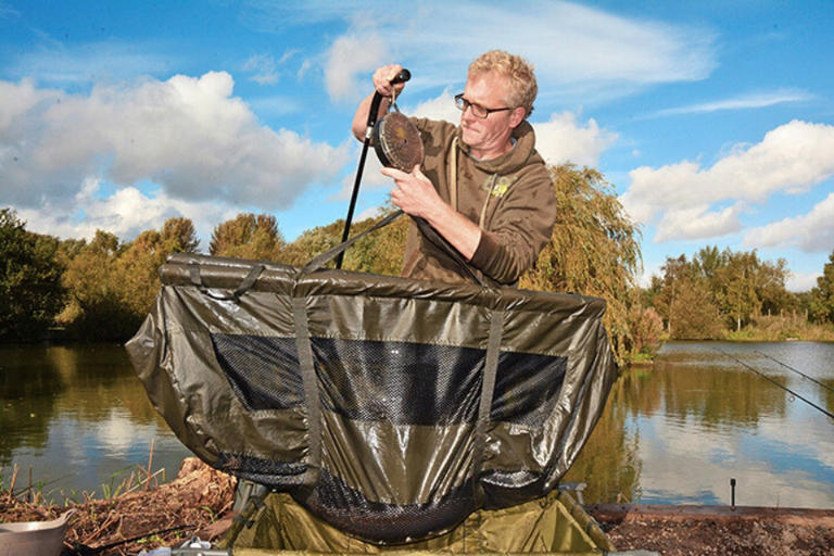 How to weigh fish safely and accurately