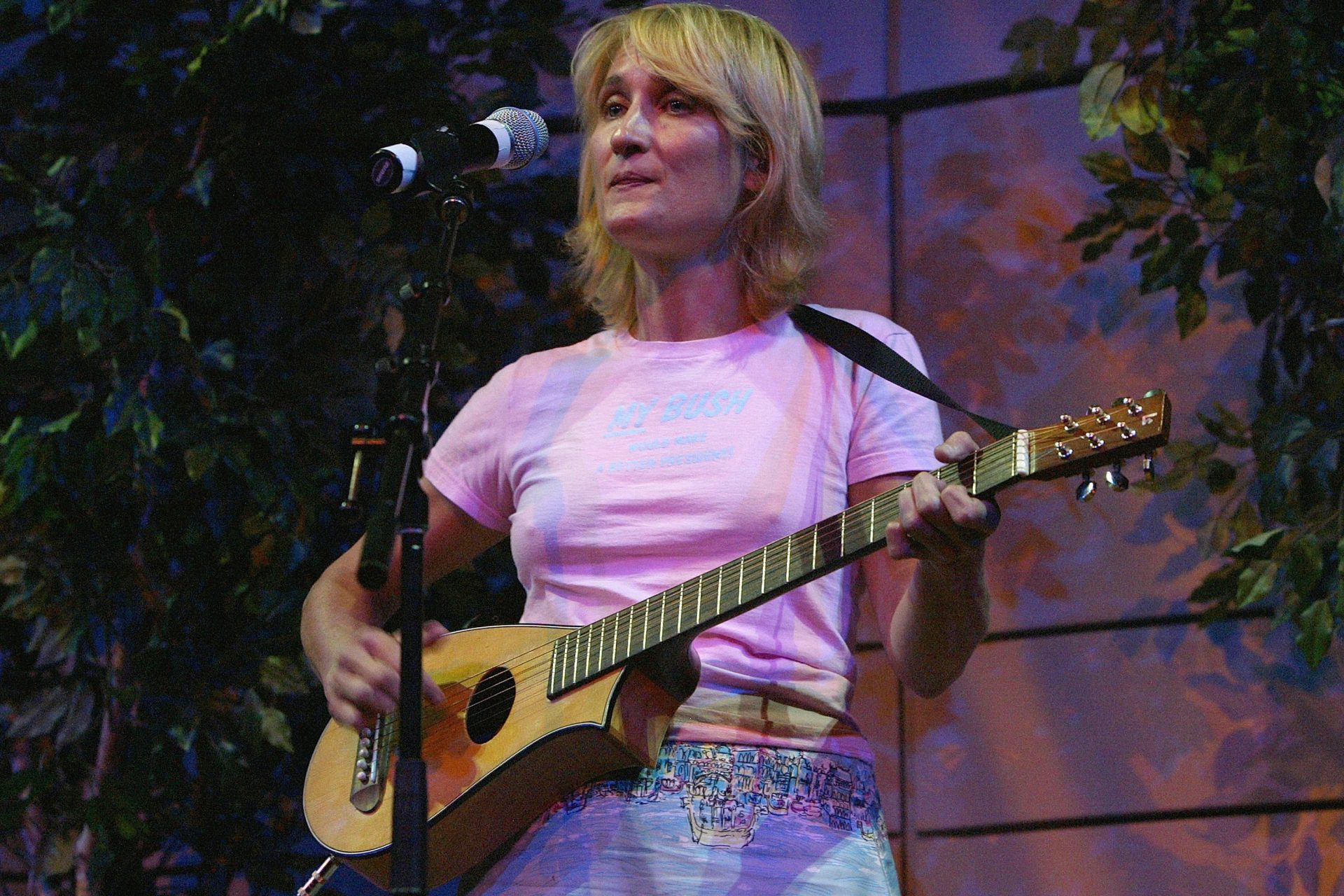 Jill Sobule: singer who 'kissed a girl' dies in a house fire