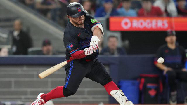 Blue Jays, right-handers Turnbull and Urena agree to big-league deals