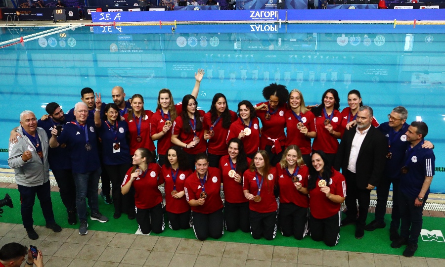 Η απονομή του χάλκινου μεταλλίου στον Ολυμπιακό