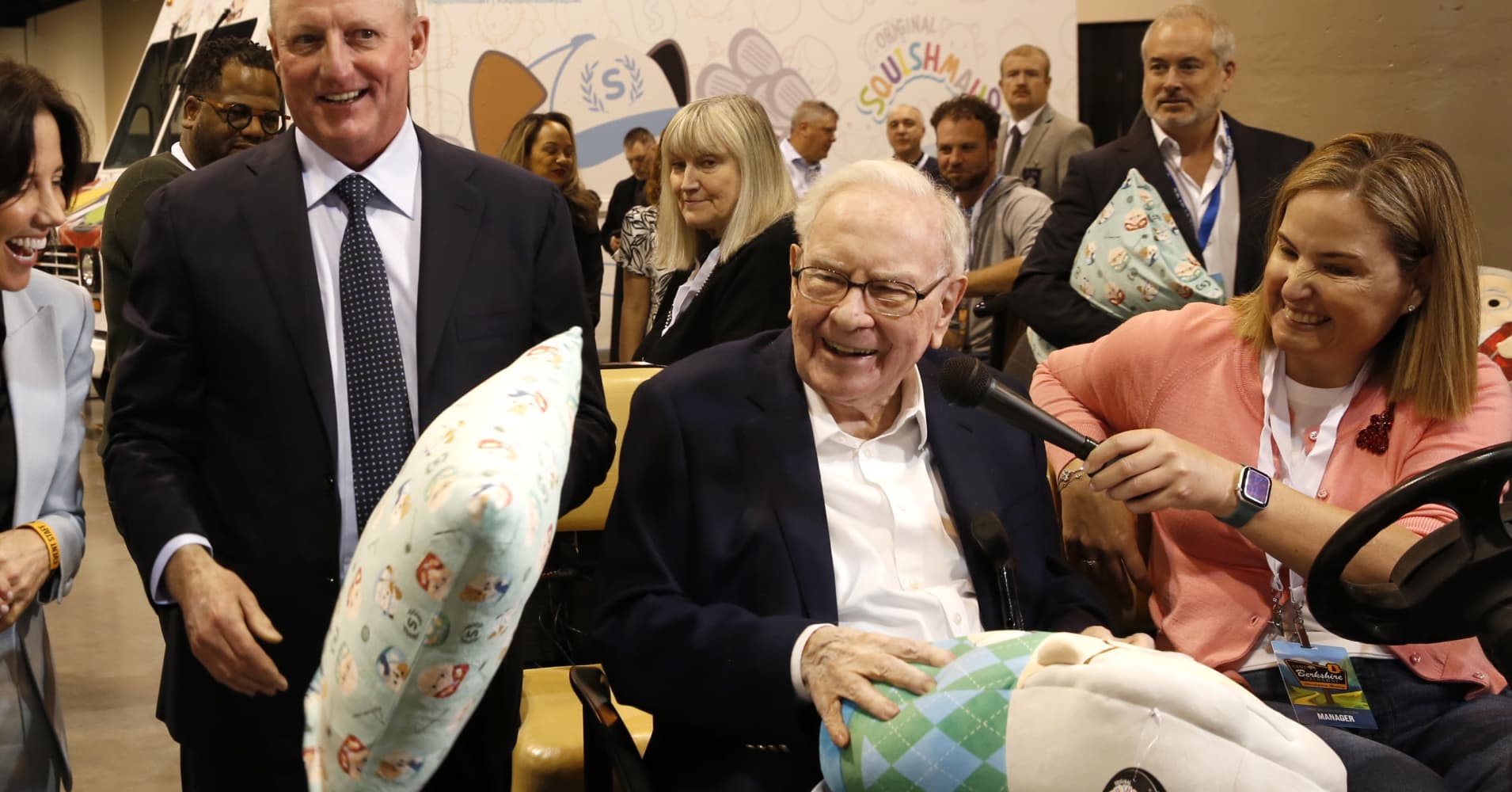 Warren Buffett was still searching for that elephant to buy in his ...