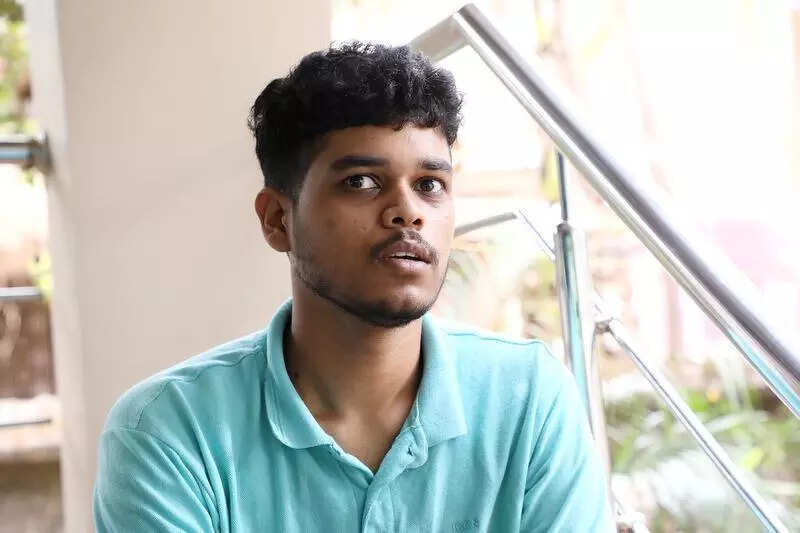 Saw 4 people falling dead, cops were unaware of the tragedy: 18-yr-old ...