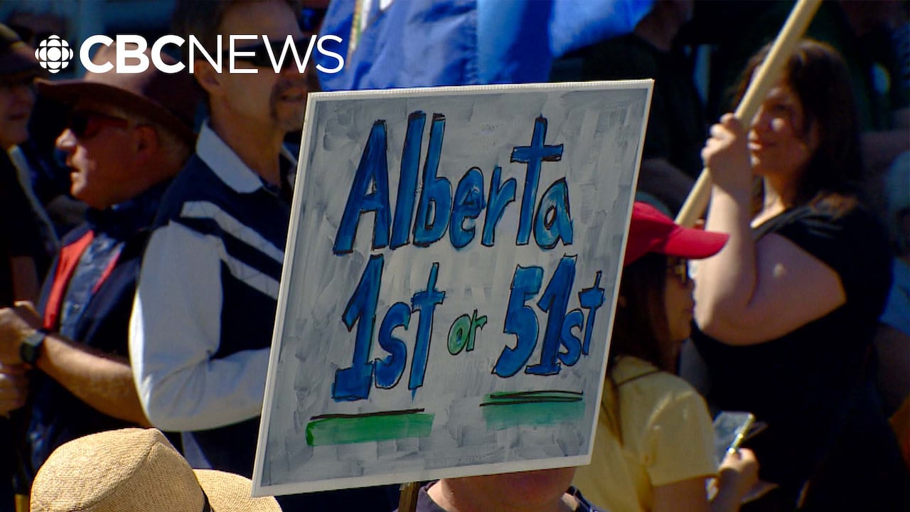 Hundreds gather in Edmonton to call for separation from Canada