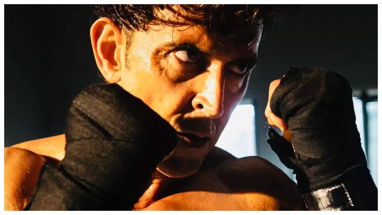 Hrithik Roshan's WAR 2 entry sword fight scene LEAKED online - Pic Inside