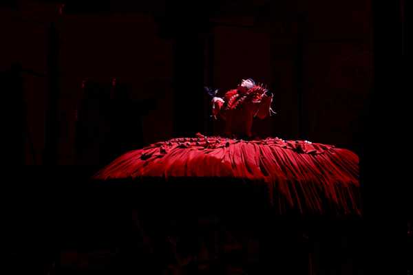 Lady Gaga se emociona em ‘opera gótica’ bem executada, mas não faz ...