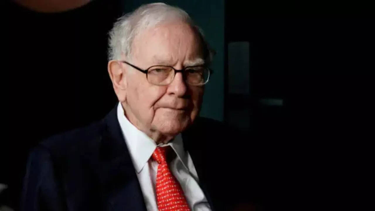 ‘A happy person lives longer’: Warren Buffett shares life lessons with ...
