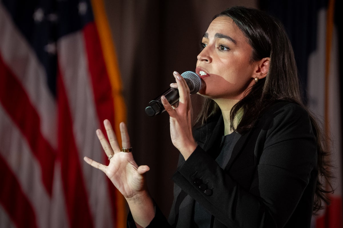 AOC and other Squad Democrats join Republican rivals to back resolution ...