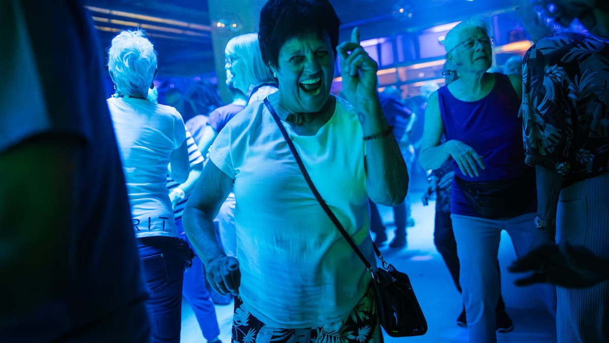 Ausverkaufte Party in der Messe Basel: Senioren raven an der 60+ Disco am ESC