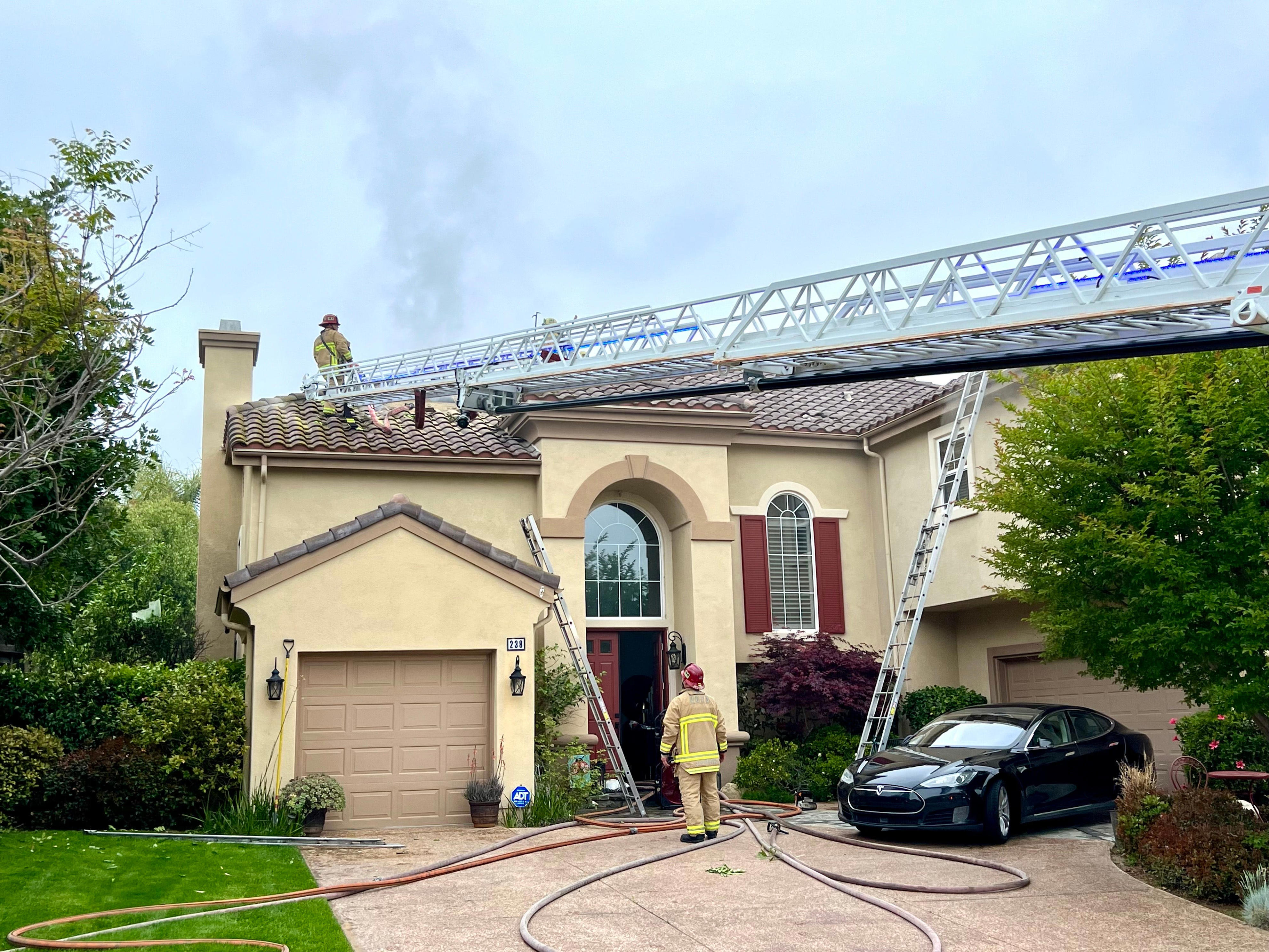 UPDATED: Small plane crashes in Simi Valley neighborhood; 2 dead