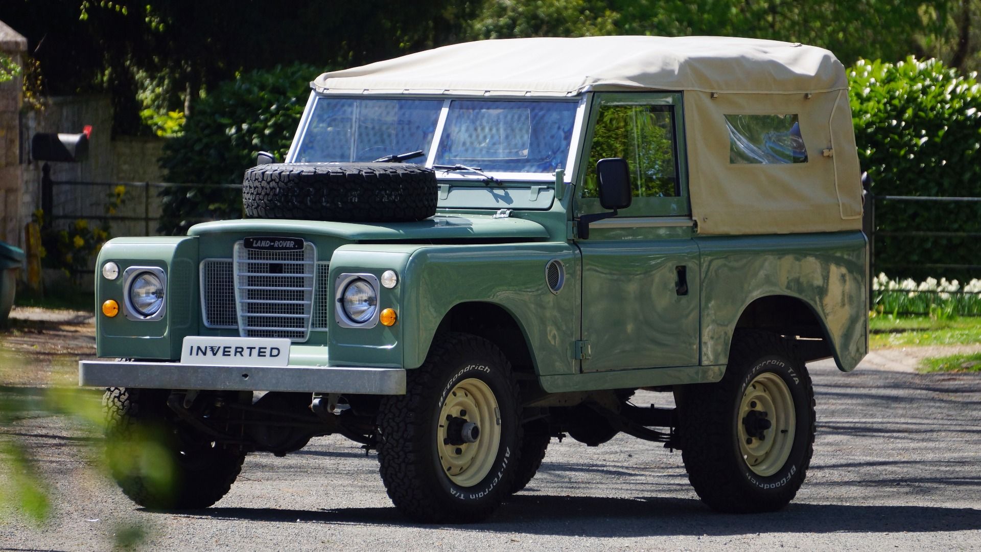 Original Land Rovers Make Great Electric Off-Roaders