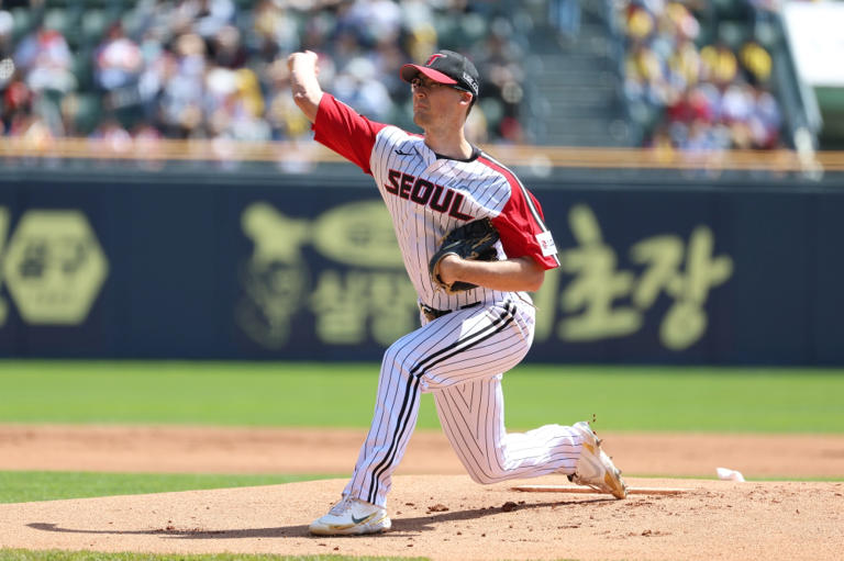 KBO리그 데뷔전서 합격점! LG 코엔 윈, SSG전 6이닝 3실점...최고구속 147km [잠실 라이브]