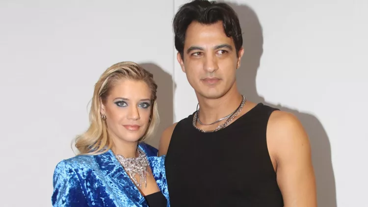 Η Τζένη Θεωνά απαθανατίζει τον Δήμο Αναστασιάδη στην πισίνα του ...