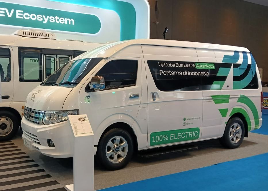 Mirip Toyota HiAce Anti Solar, Bus Listrik Antarkota Kalista Mejeng di ...