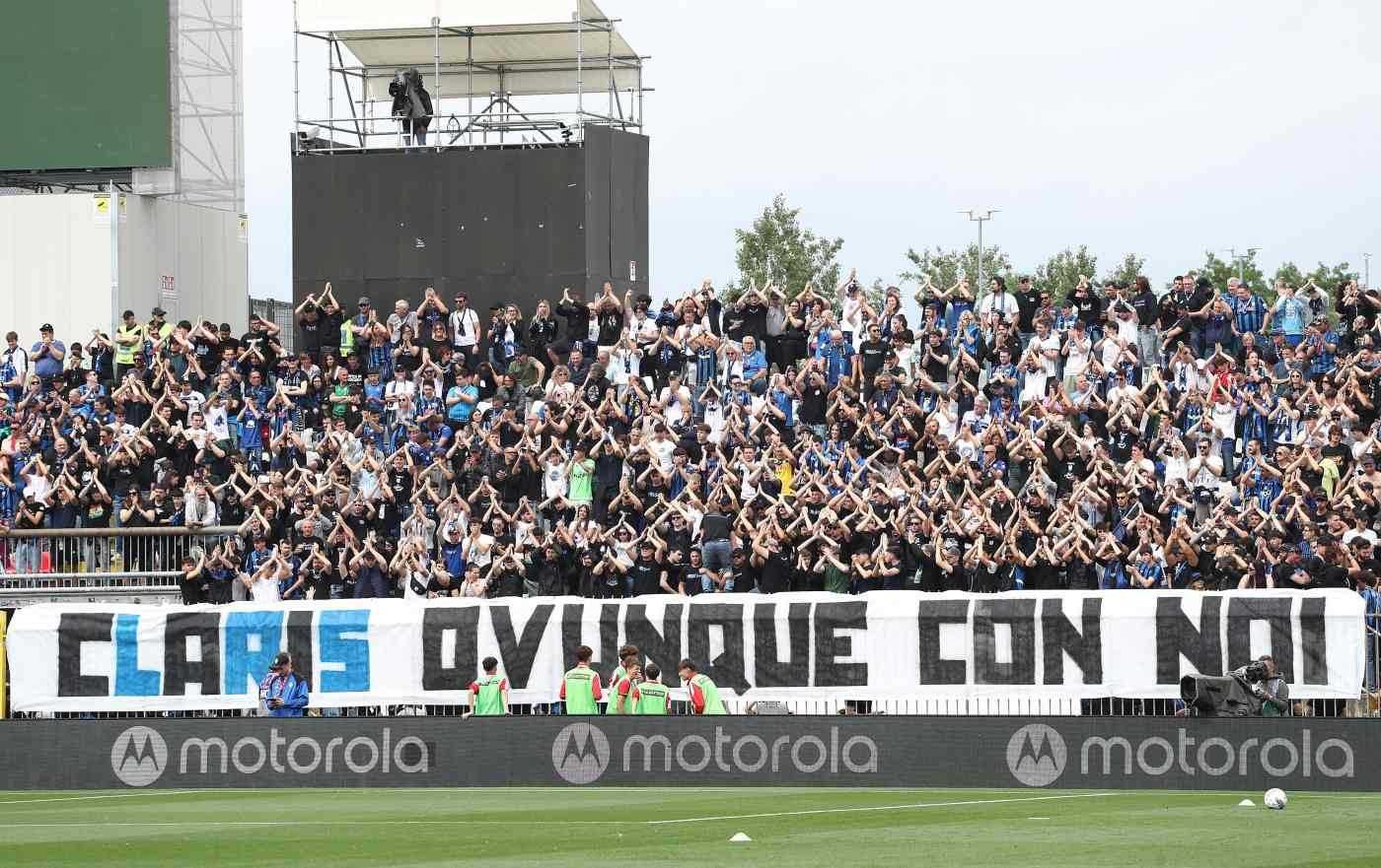 Ultras ucciso: striscioni e silenzio durante Monza-Atalanta FOTO
