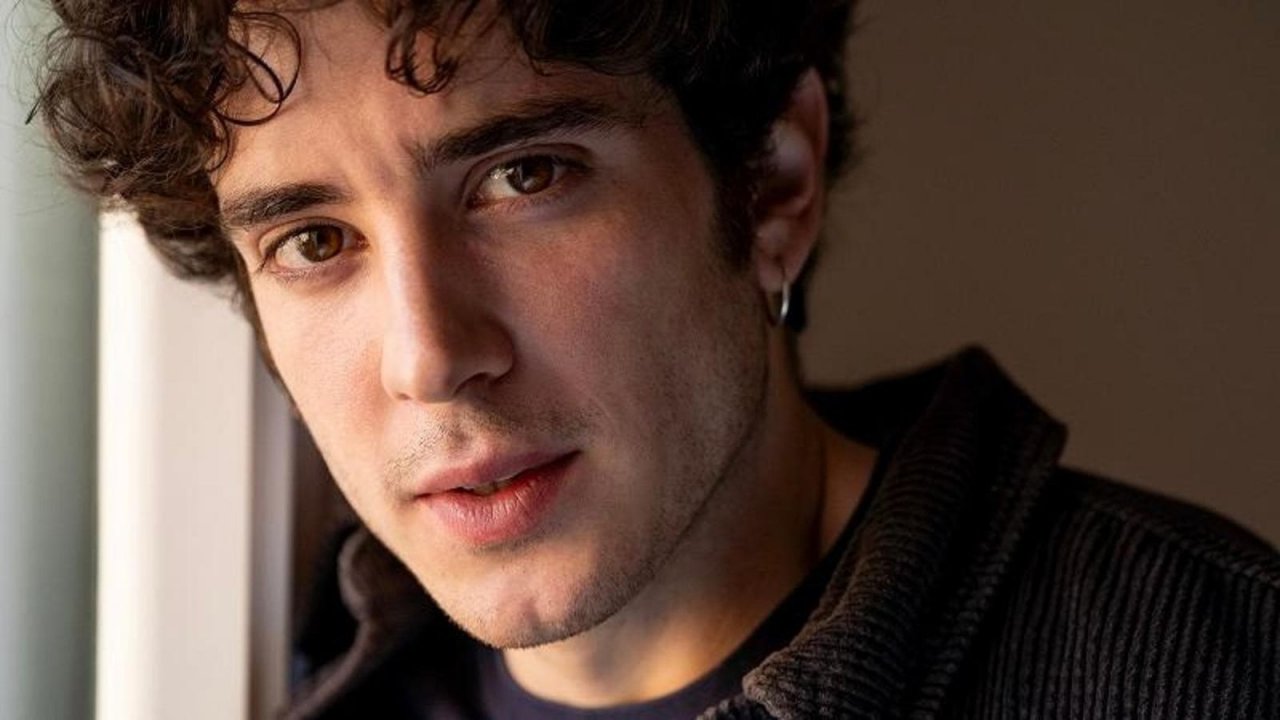 Nicolas Maupas: da Mare Fuori a L’amore, in teoria. Ecco perché non ...