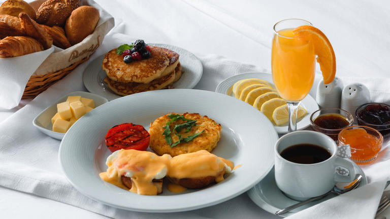 Here's What You Should Be Serving With Eggs Benedict