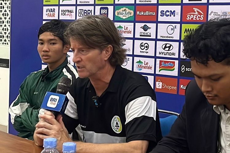 Dominikus Dion Makin Konsisten Bersama PSS Sleman, Pieter Huistra Puji ...