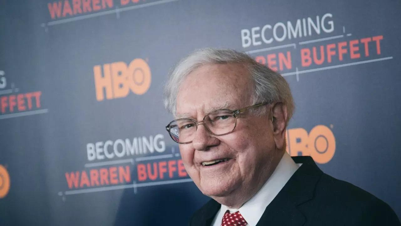 'Surround yourself with people you admire': Warren Buffett’s golden ...