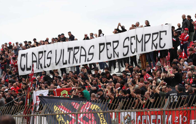 Ultras ucciso: striscioni e silenzio durante Monza-Atalanta FOTO