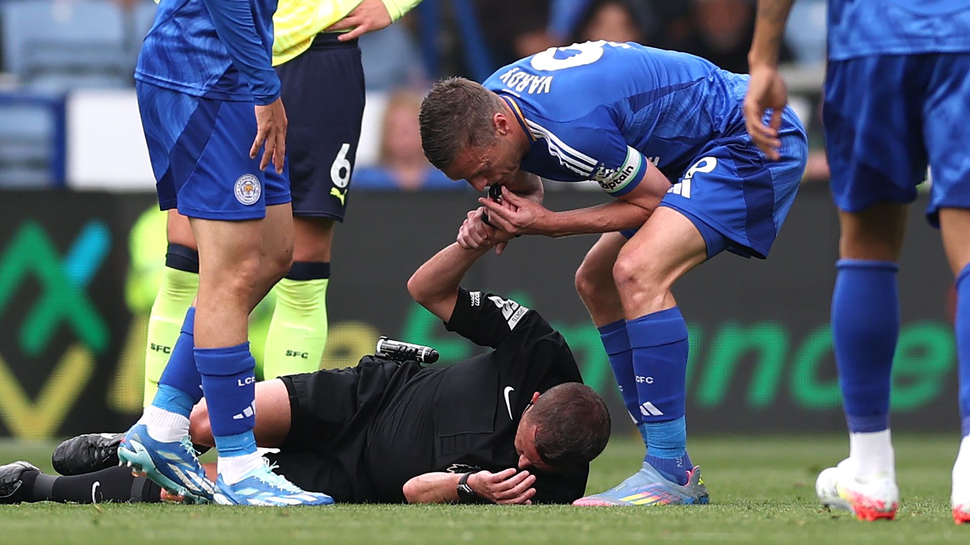 Jamie Vardy explains bizarre whistle-blowing moment after referee ...