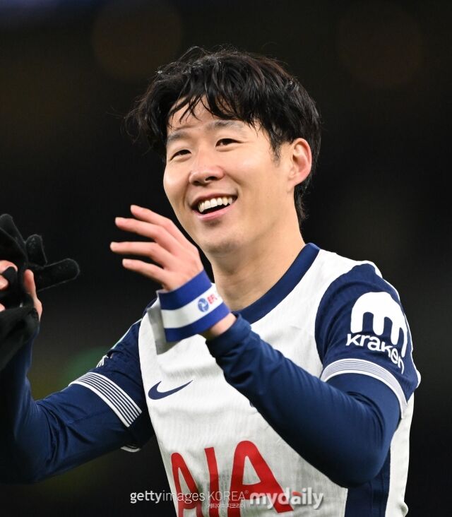 '첫 트로피' 직접 따낸다...SON, UEL 결승전서 부상 복귀 유력! 英 매체 "큰 힘이 될 것, 가장 강력한 무기"