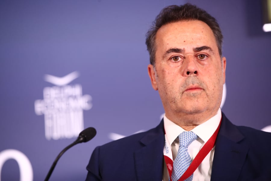 ΠΑΣΟΚ: Ο κ. Παπασταύρου «πετάει τη μπάλα στην εξέδρα» αντί να απαντήσει ...