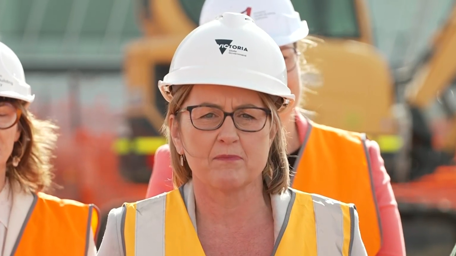 Labor holds on in Victoria as seats topple in Melbourne