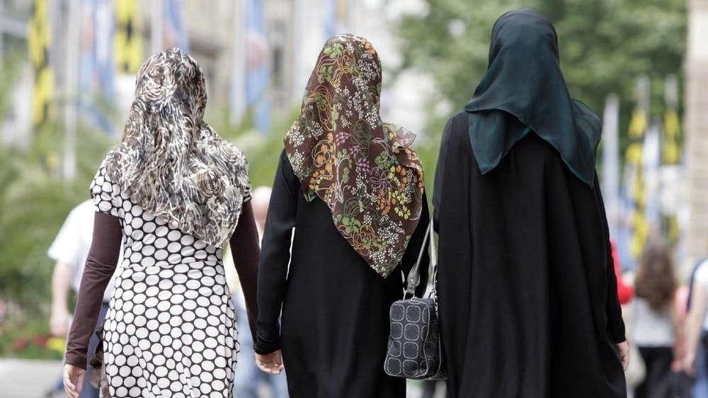 Kopftuch-Verbot! Ministerin mit knallharter Ansage