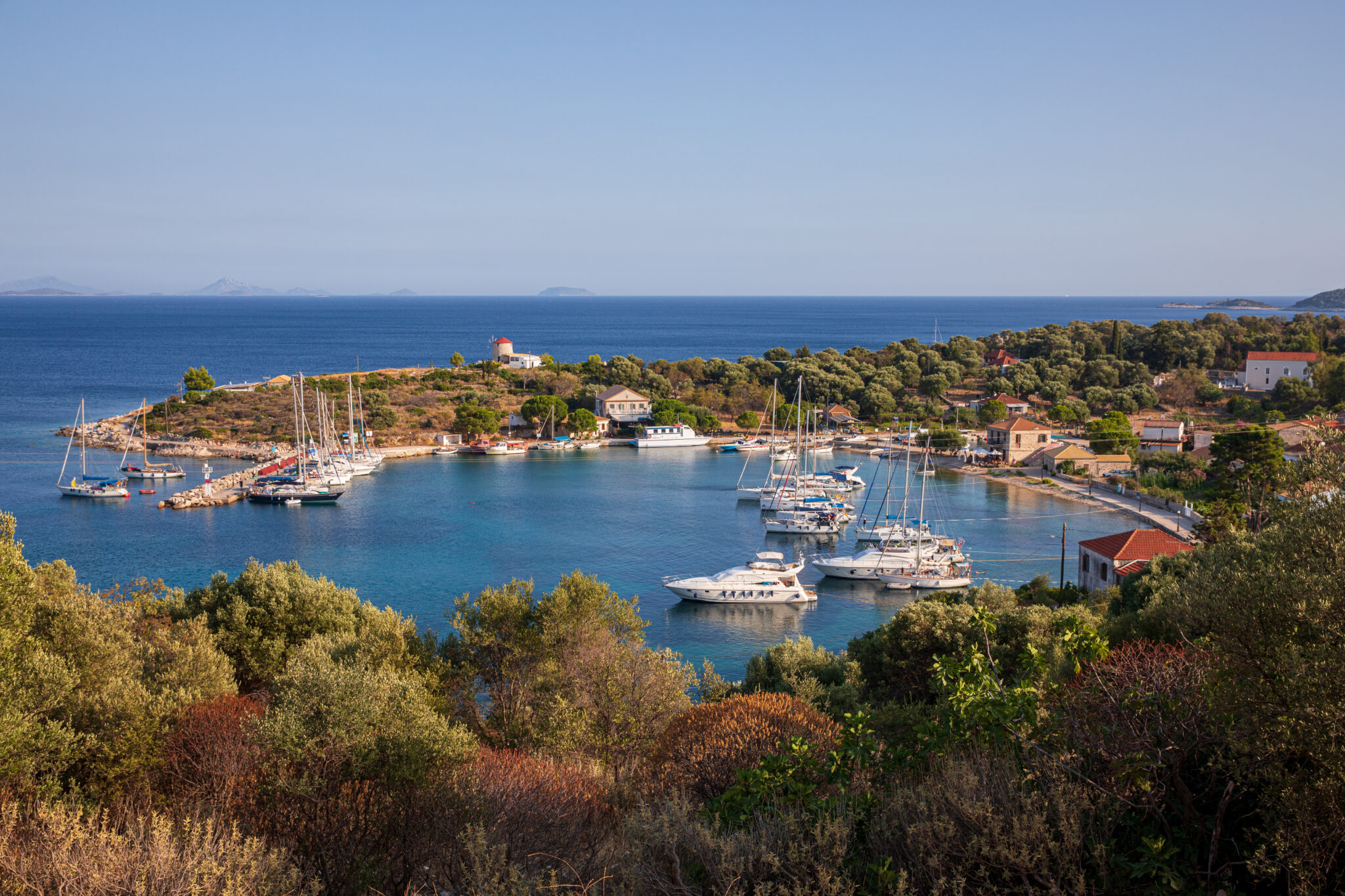 Καστός: Το νησί ησυχαστήριο