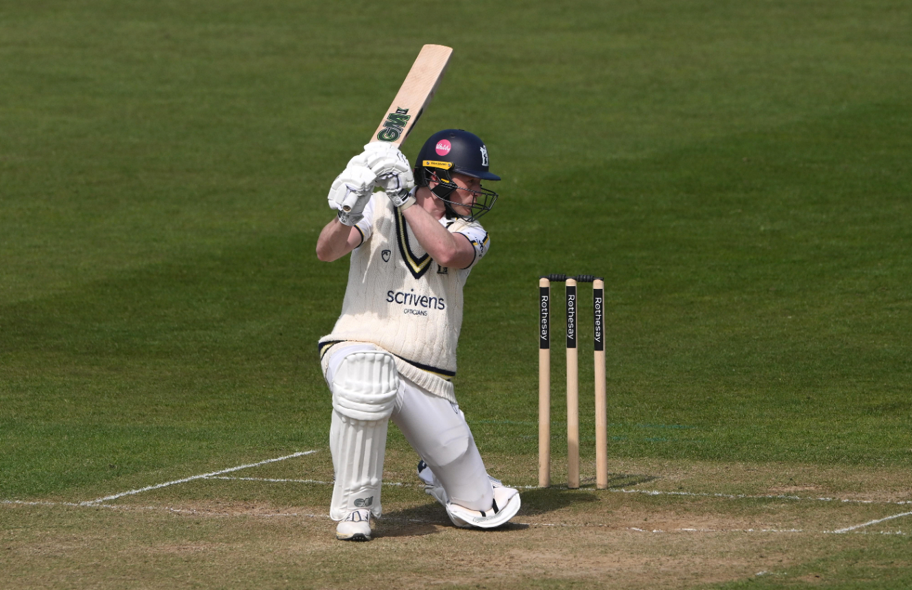 Zen Malik in the zone on debut to seal Warwickshire win