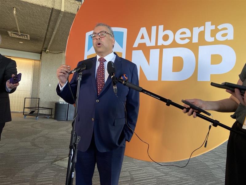 Alberta NDP members vote for option to opt out of federal party
