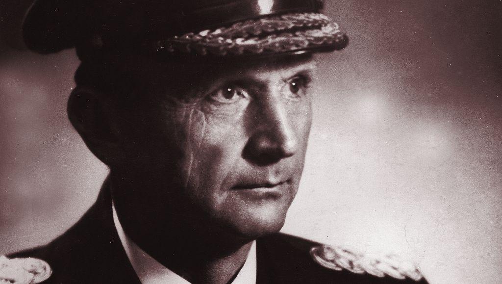 O almirante escolhido como sucessor de Hitler e que teve apenas uma ...