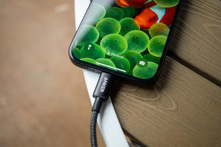 3 reasons all phones should have two USB-C ports