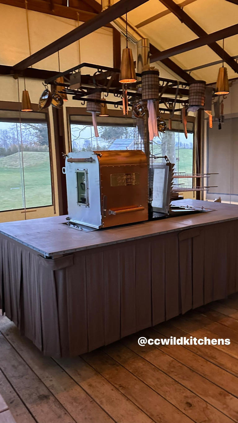 Inside David and Victoria Beckham’s £12,000,000 Cotswolds mansion with ...