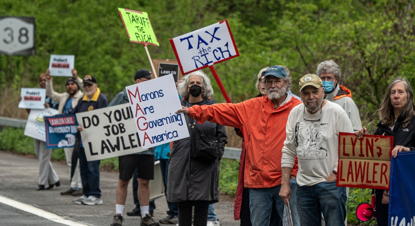 Tense photos from last week's protests against Donald Trump and Elon Musk