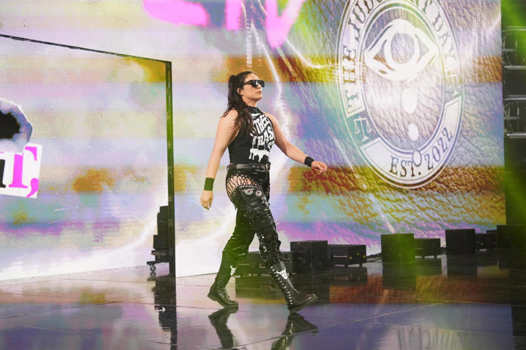 Rhea Ripley and 42-year-old WWE star forced to break up, legend expresses frustration