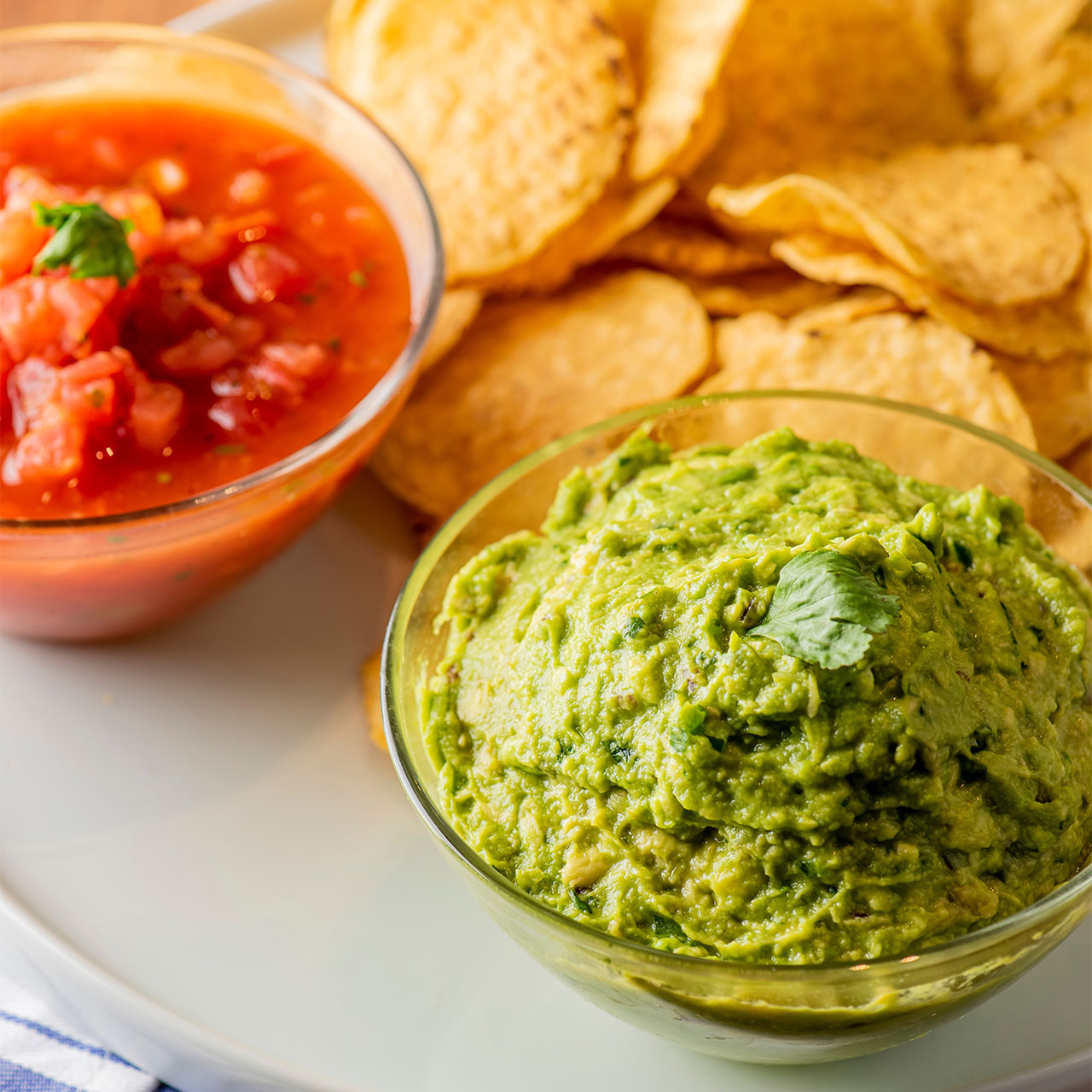 5 Low-Calorie Dips You Can Eat A Lot Of Without Gaining Weight
