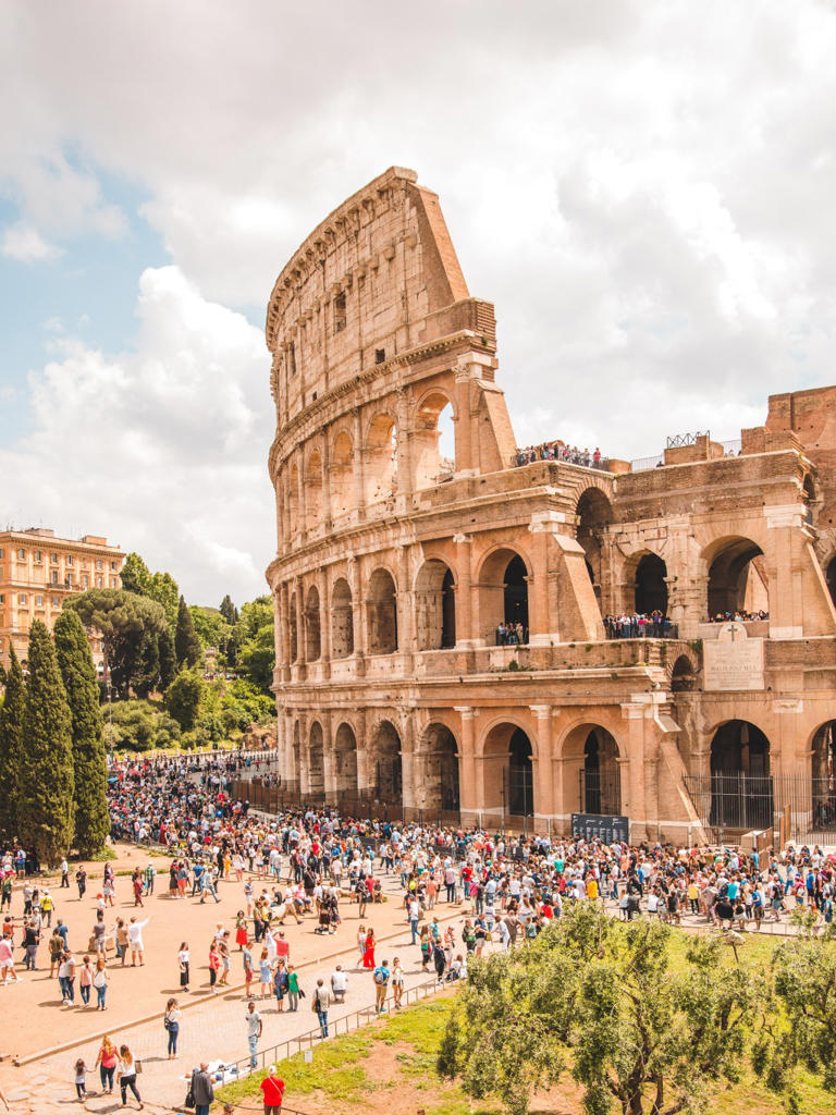 Screaming US tourist impaled on Rome’s Colosseum fence while possibly ...
