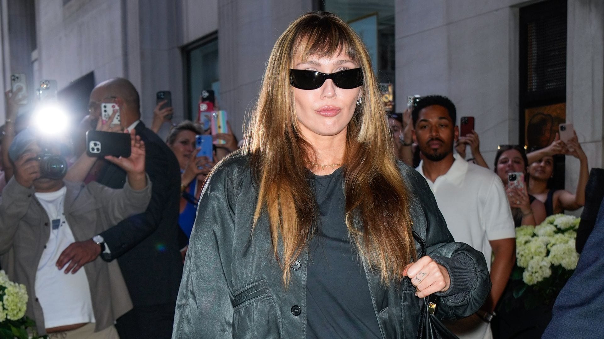 Miley Cyrus, Sabrina Carpenter and more stars arrive in NYC to prepare ...