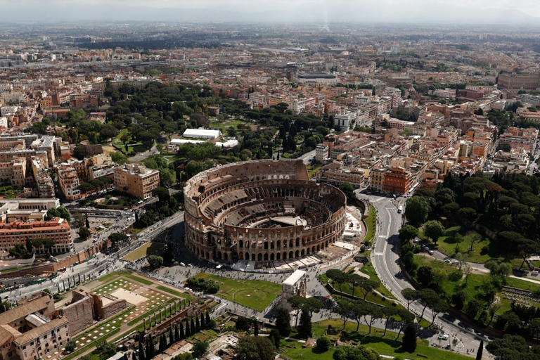 Screaming US tourist impaled on Rome’s Colosseum fence while possibly ...