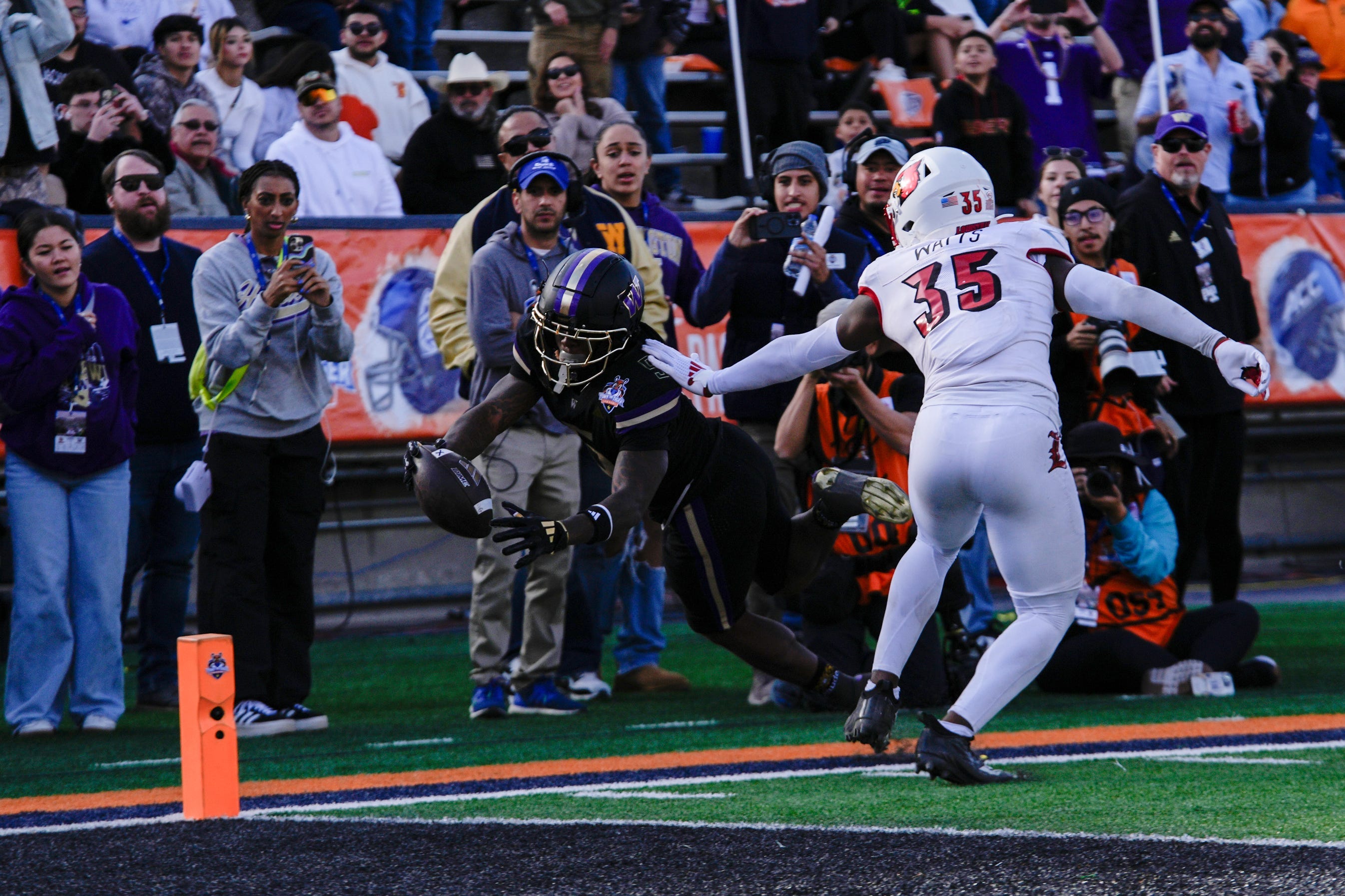 Roster Moves: Eagles sign Washington WR Giles Jackson, waive running back