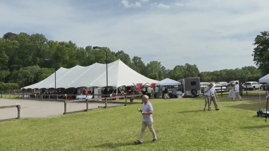 Rocking Horse Ranch holds annual ‘Derby Dash Bash’
