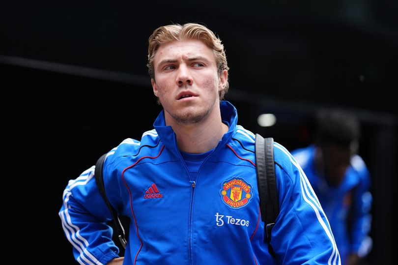 Rasmus Hojlund transfer value plummets as Manchester United handed ...
