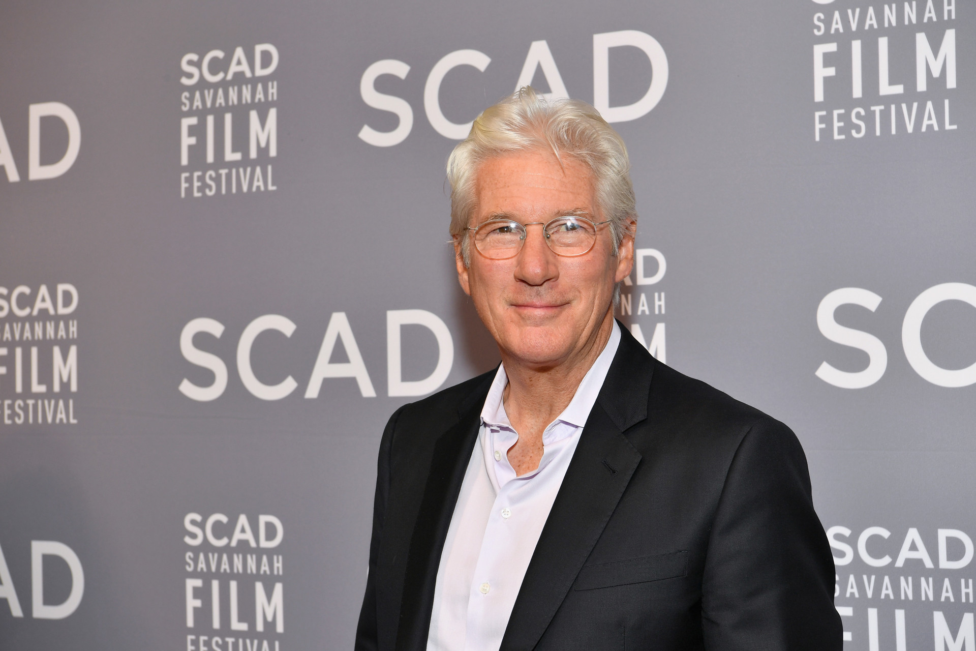 Diese Promis wurden erst mit über 60 Vater