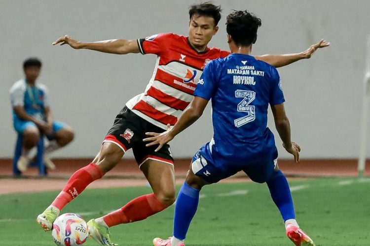 Relakan Koko Ari Araya ke Persebaya Surabaya, Madura United Pertahankan Dua Pilar Penting Lini ...