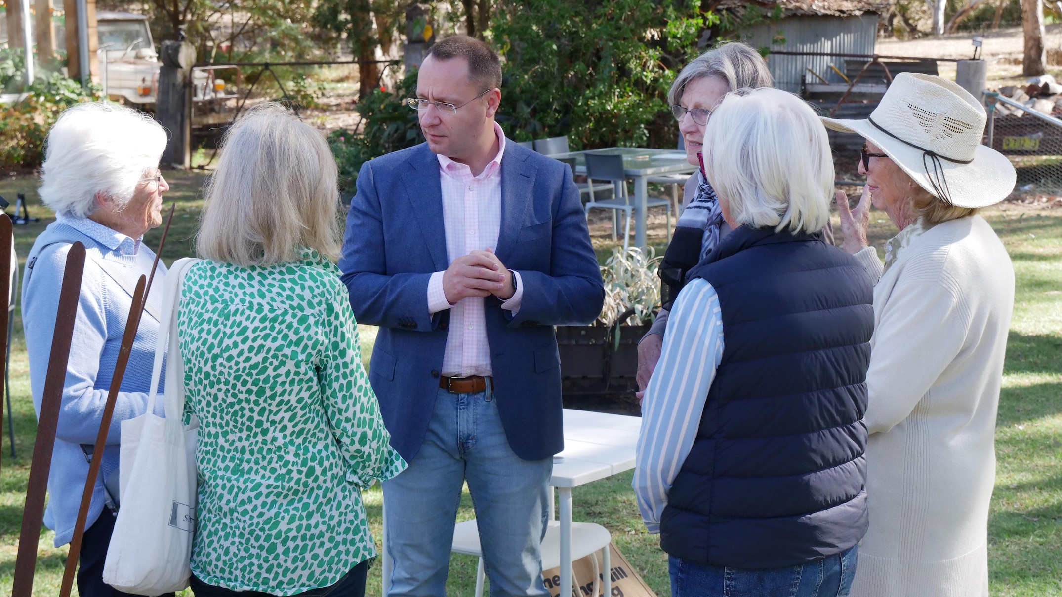 Ukrainian ambassador visits Binalong cafe after 'heartwarming' US ...