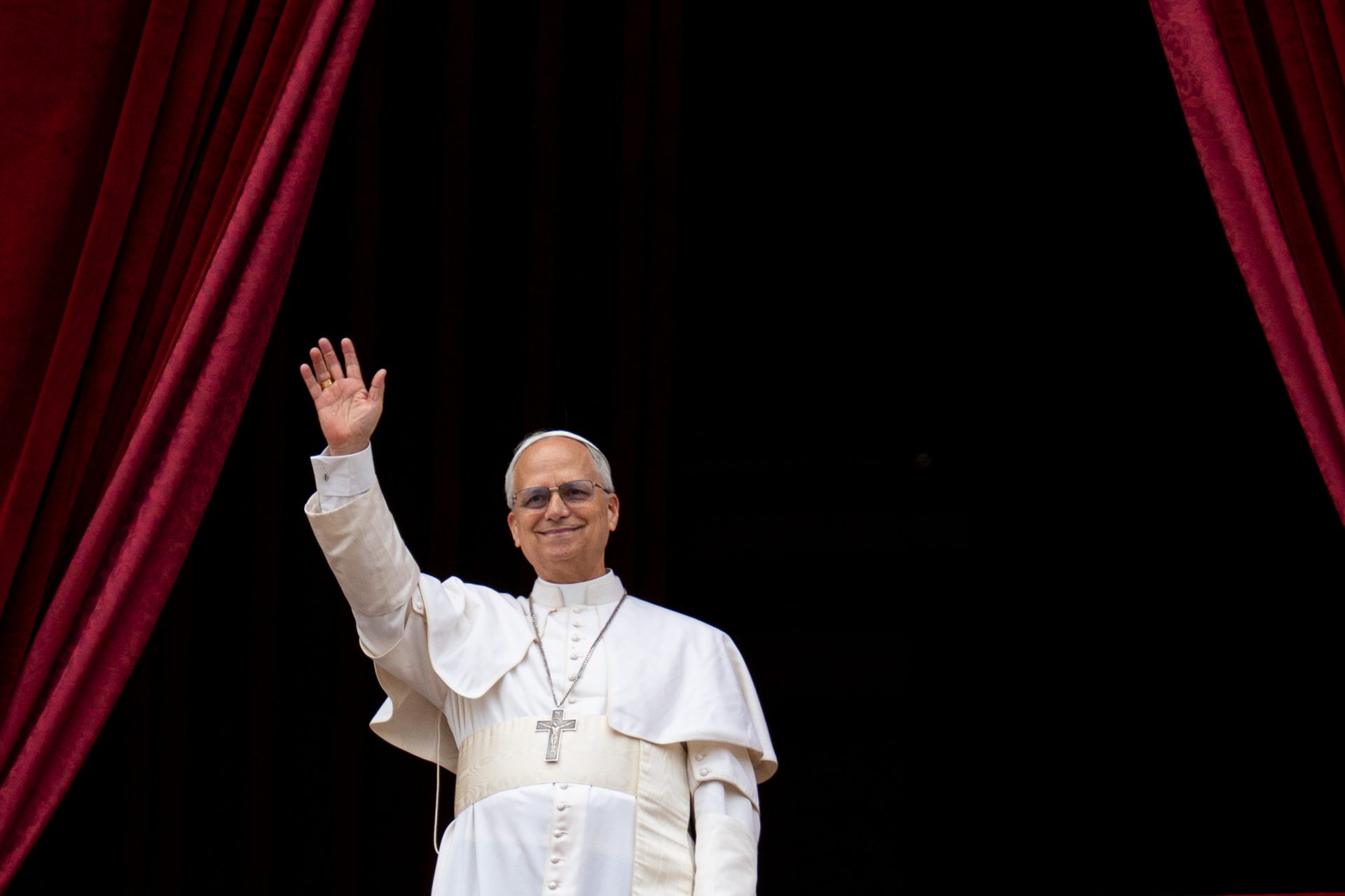 New Pope calls for peace around the world in first major public appearance
