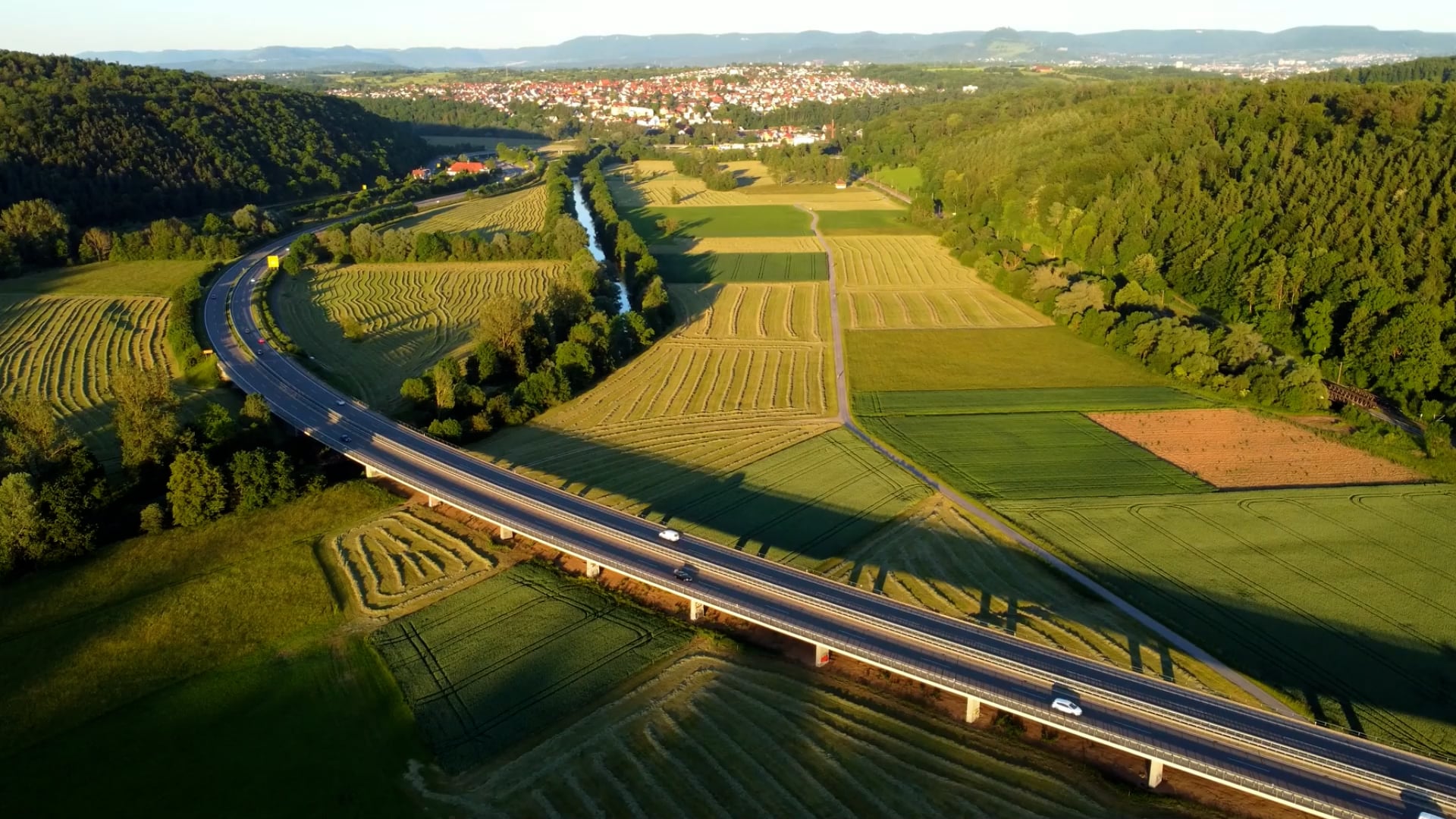 Deutsche Autobahnen: Drohnenaufnahmen von Straßen ohne ...