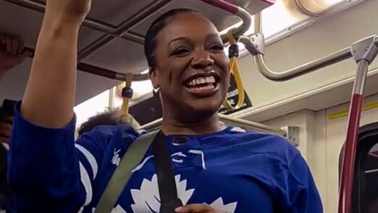 #TheMoment Leafs fans serenaded the anthem singer on the subway
